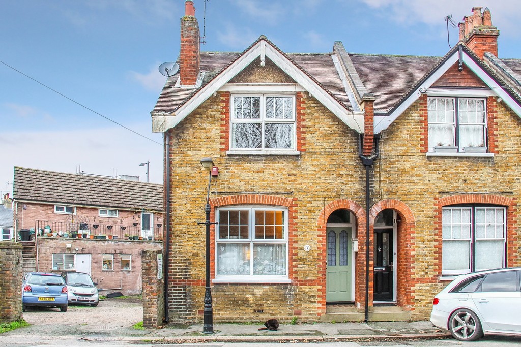 Property in Station Approach, Coulsdon, Surrey, CR5 2NR