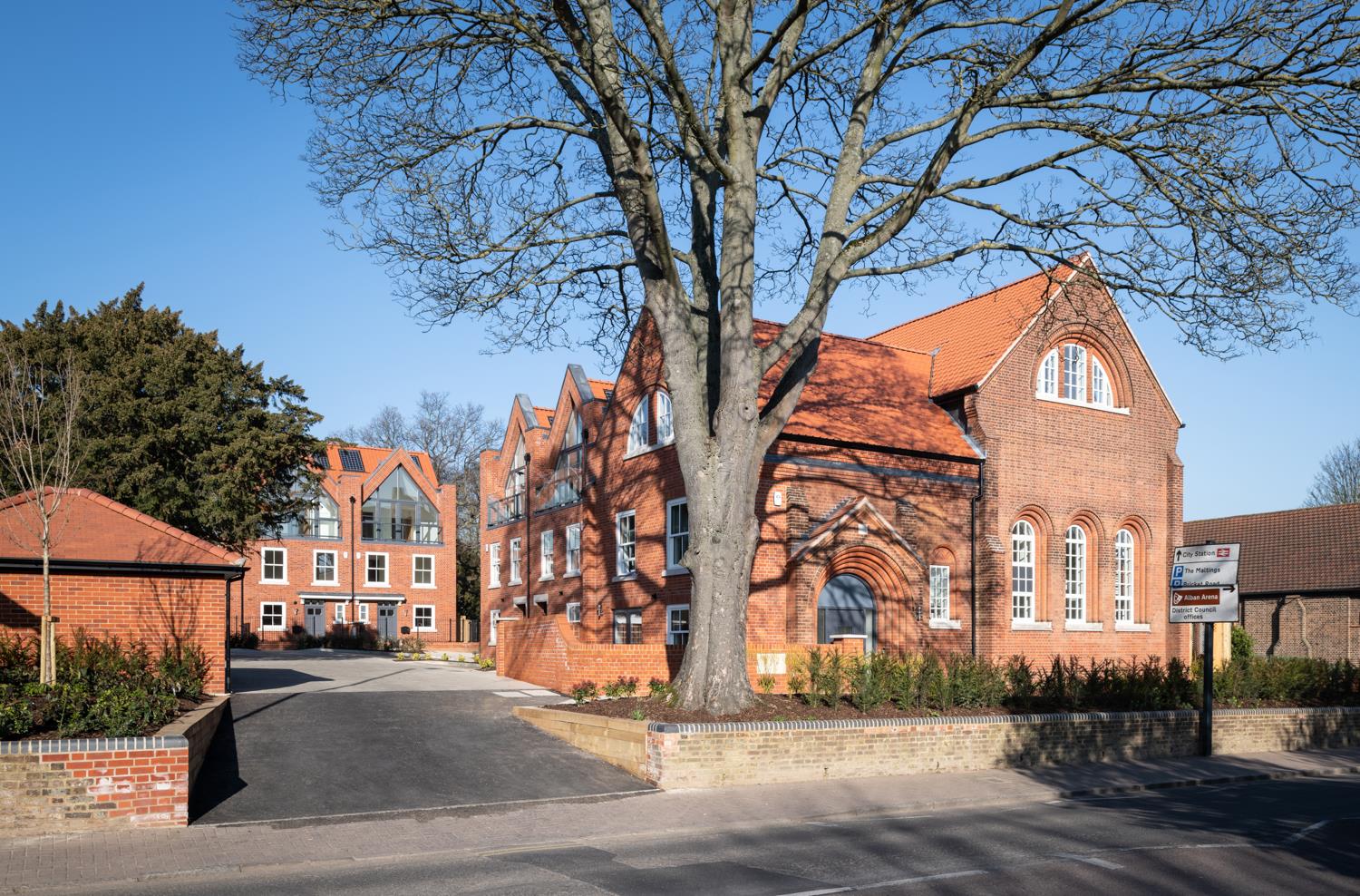 Property in Oak Tree Gardens, St. Albans