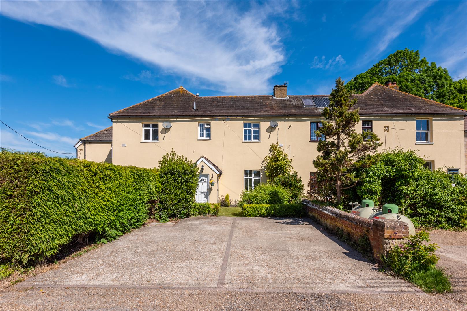 Property in Broadbridge Lane, Smallfield, Surrey, RH6 9RD