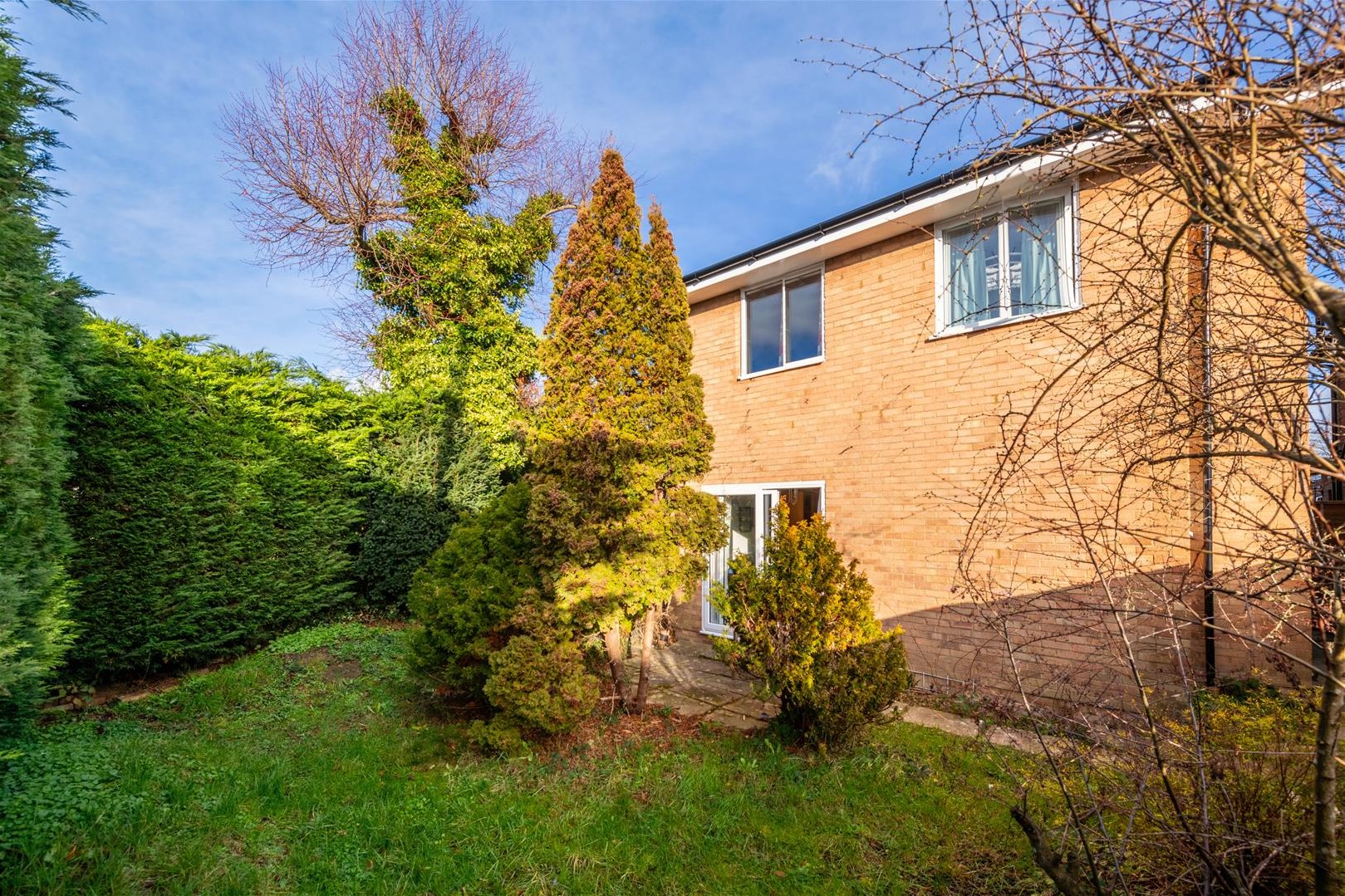 Property in Plough Road, Smallfield, Horley, Surrey, RH6 9JL