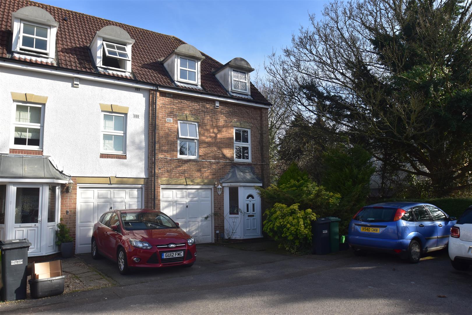 Property in Pine Gardens, Horley, Surrey, RH6 7RA