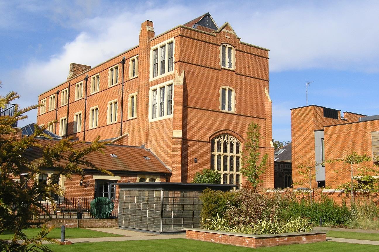 Property in Abbey Gardens, Upper Woolhampton, West Berkshire, RG7 5TZ