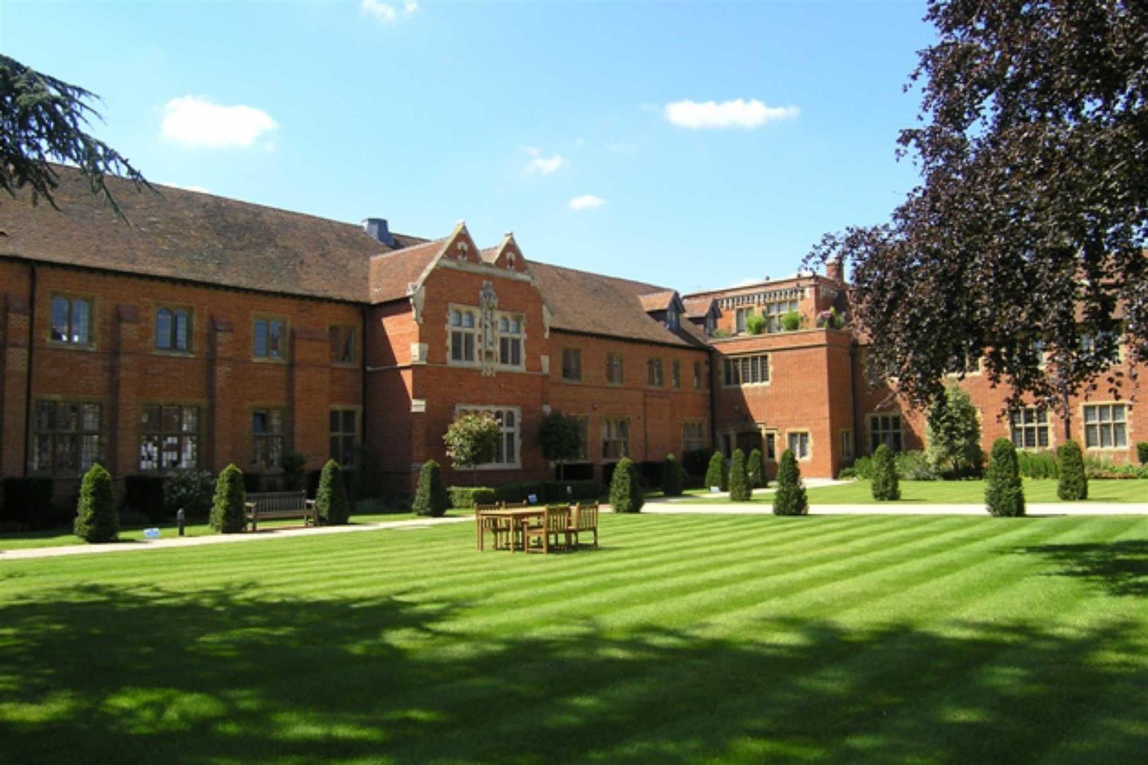 Property in Abbey Gardens, Upper Woolhampton, West Berkshire, RG7 5TZ