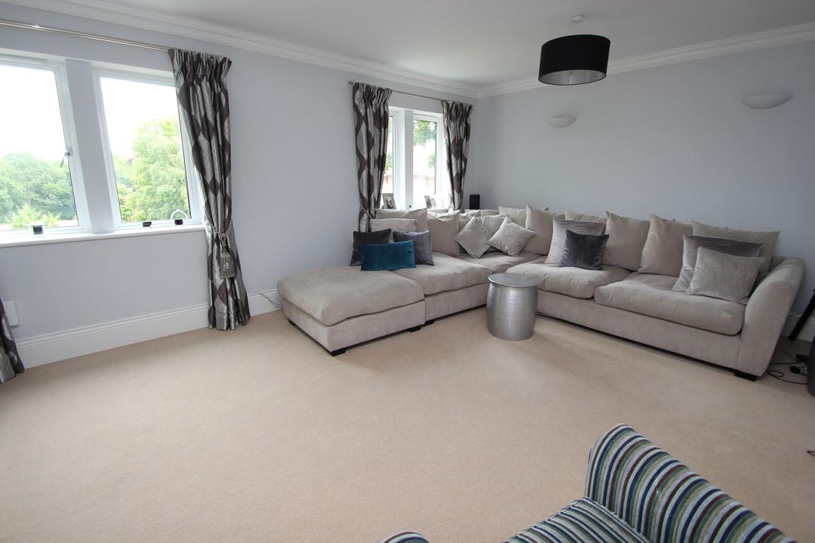 Property in Abbey Gardens, Upper Woolhampton, West Berkshire, RG7 5TZ