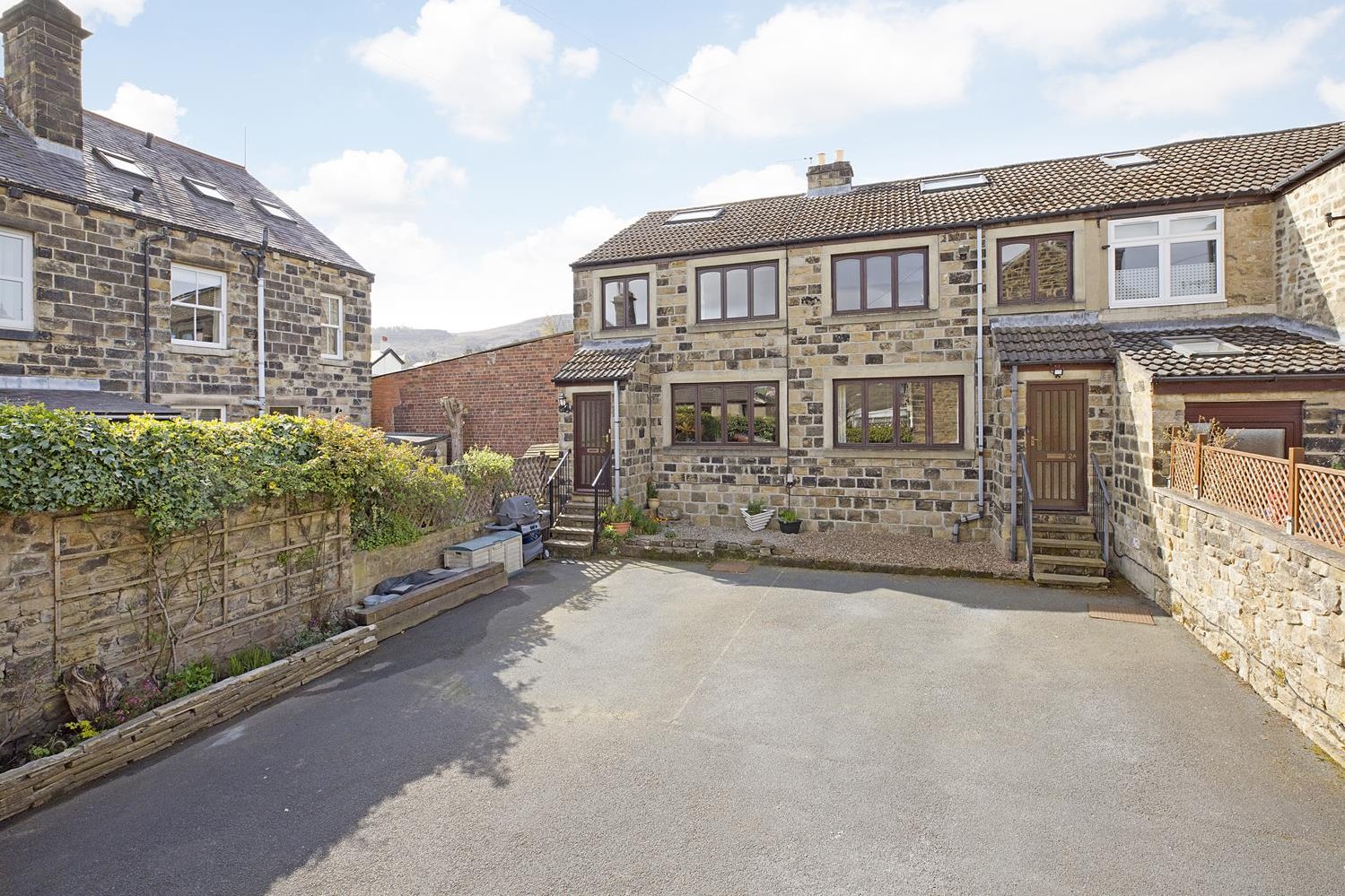 Property in Wellington Road, Ilkley, LS29 8HR