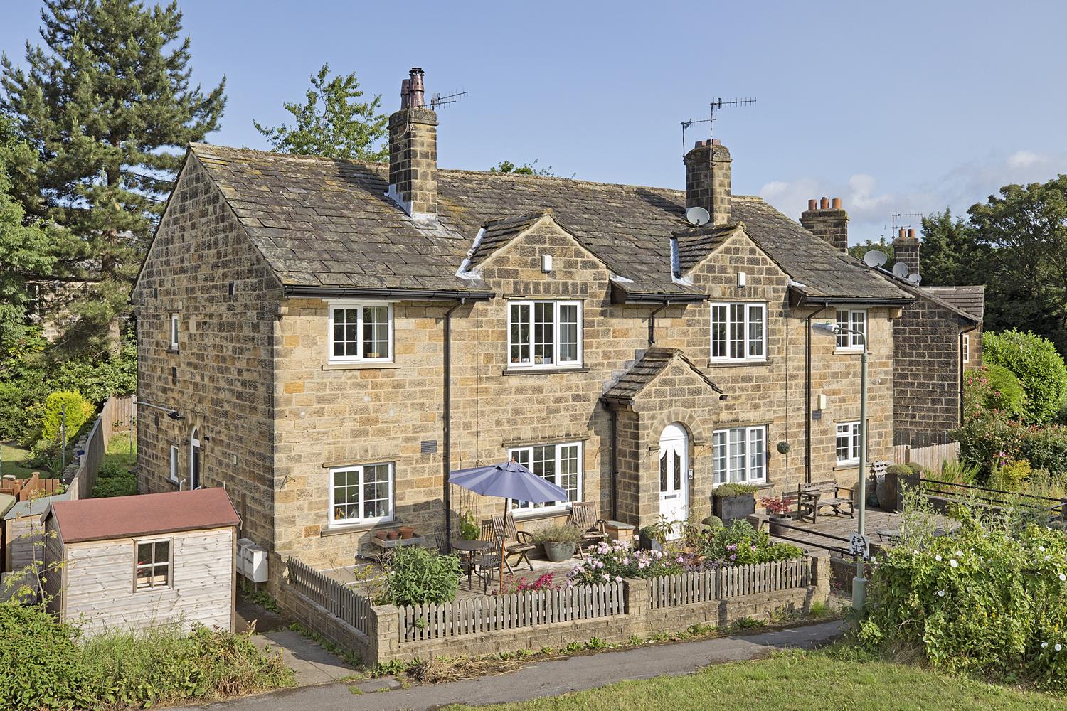 Property in Bridge Lane, Ilkley, LS29 9HL