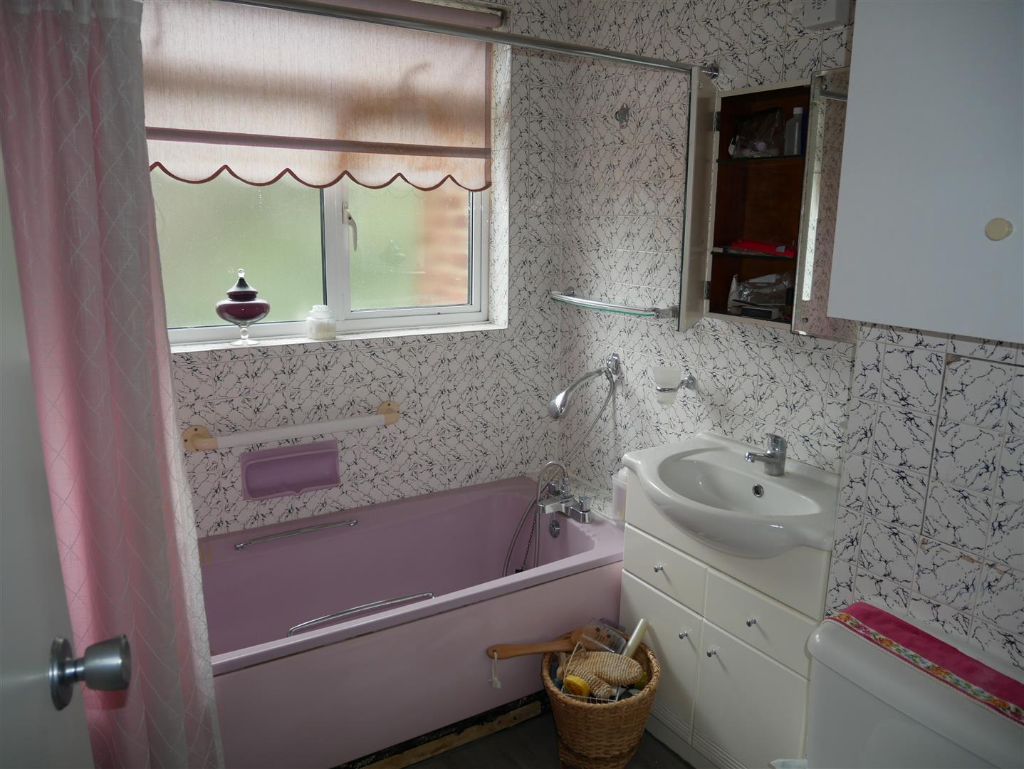 Property in Woodlands, London, NW11 9QX