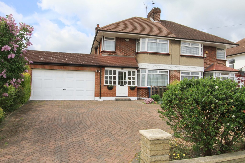 Property In Cannon Lane Pinner Middlesex Ha5 1hp