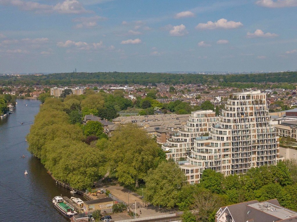 Property in Kingston Riverside, Kingston Upon Thames, KT2