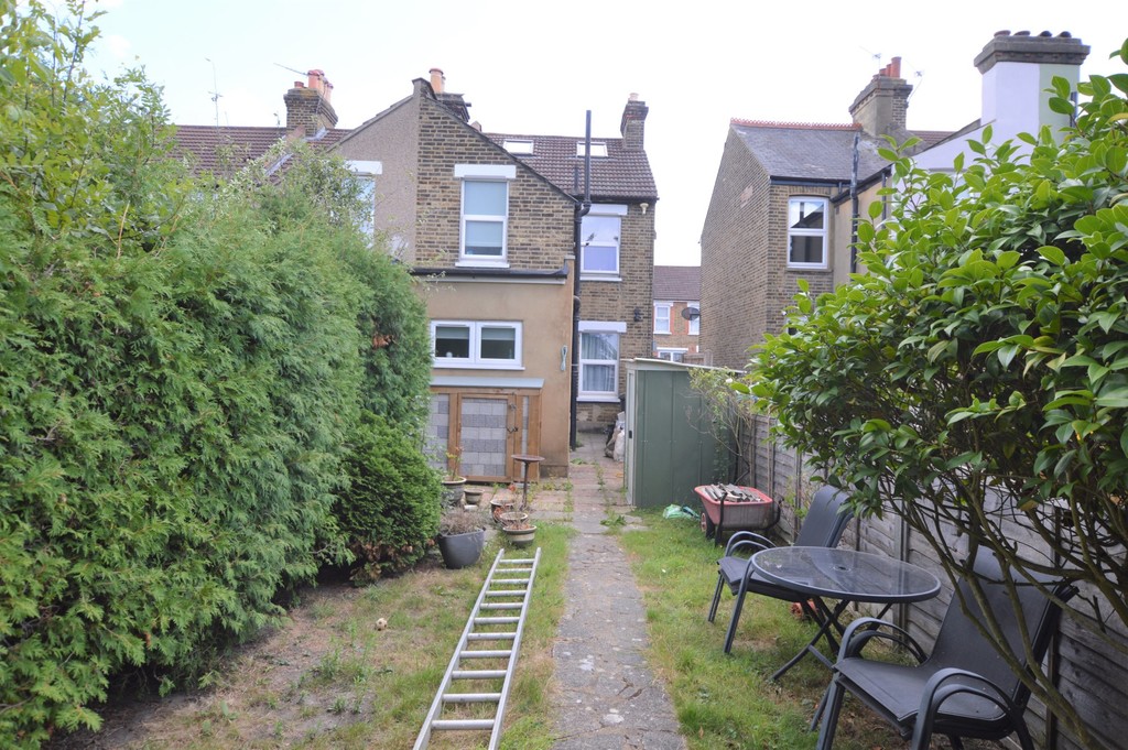 Property In Exeter Road Croydon Cr0 6eh