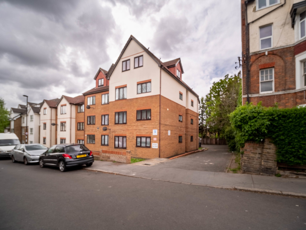 Property in Albert Road, South Norwood, London, SE25 4JW