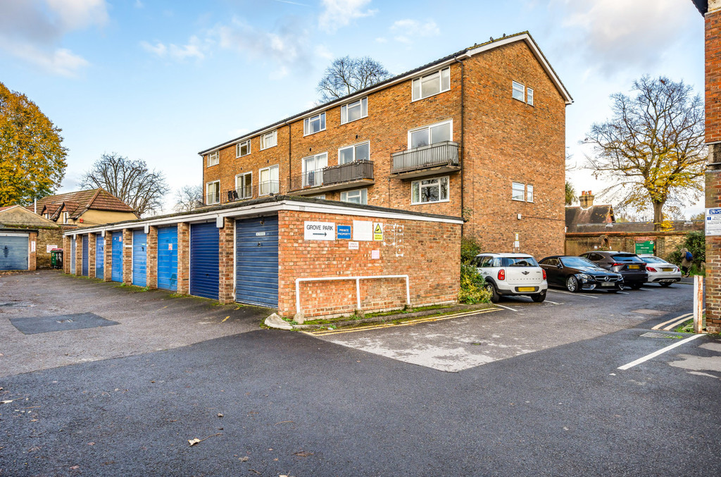 Property in Beacon Grove, Carshalton, SM5 3BA