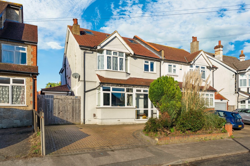 Property in Sandy Lane South, Wallington, Surrey, SM6 9RQ