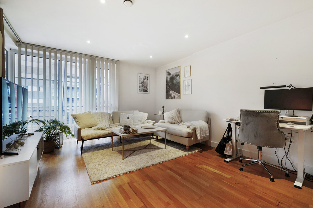 Property in Zenith Close, London, NW9 6FB