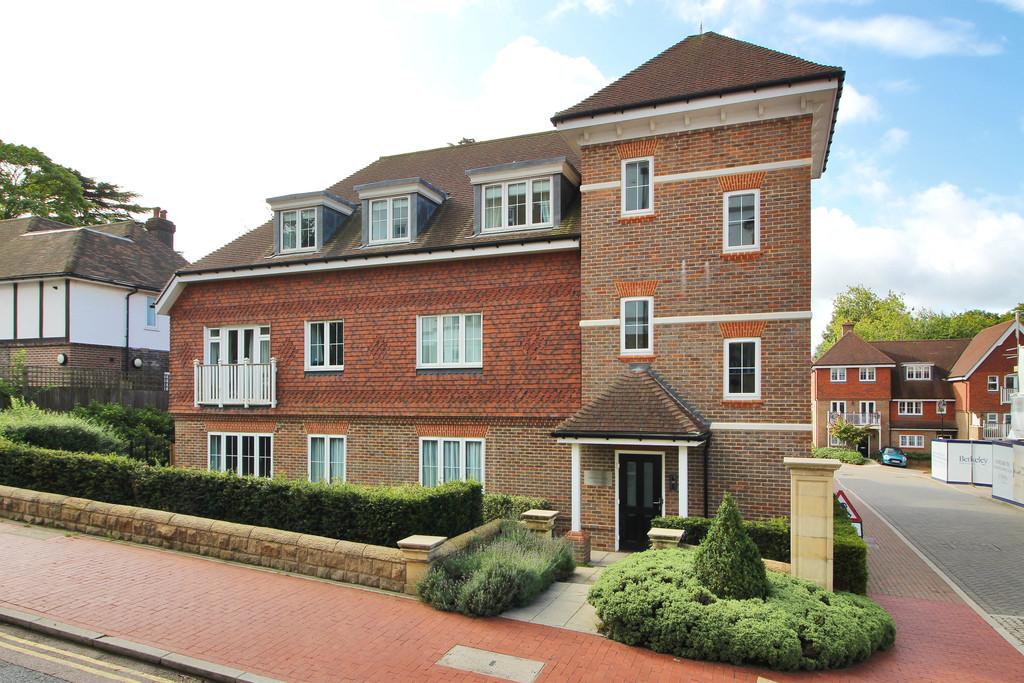 Property in Huntingdon Court, 5 Culverden Park, Kent