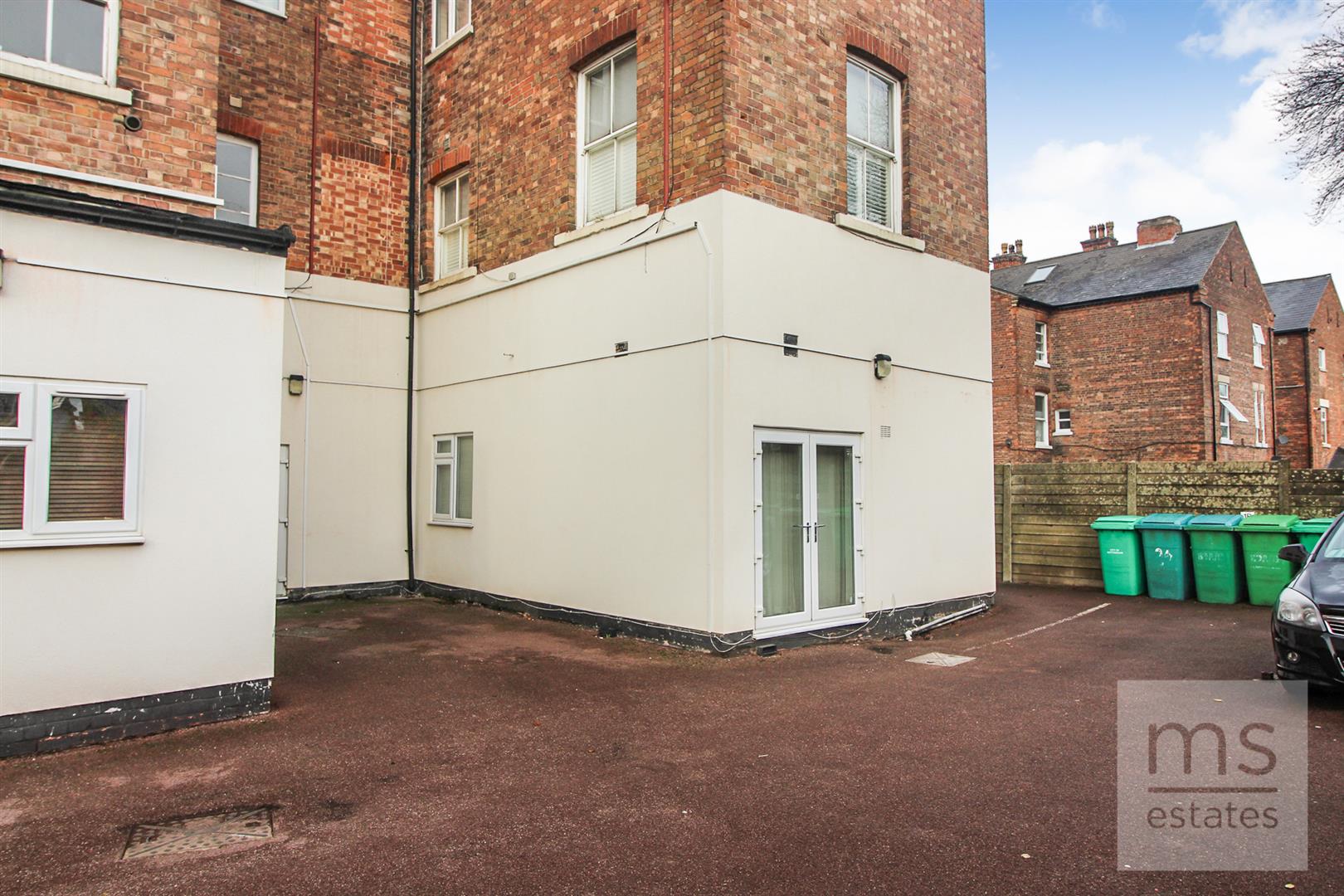 Property in Forest Road West, Nottingham, Nottinghamshire, NG7 4ER