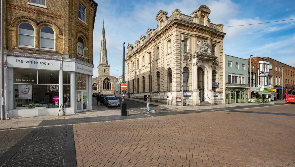 Property in Flat A, 129, High Street, Southampton, SO14 2BR