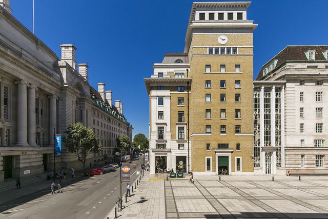 Property in Forum Magnum Square, London, SE1 7GL