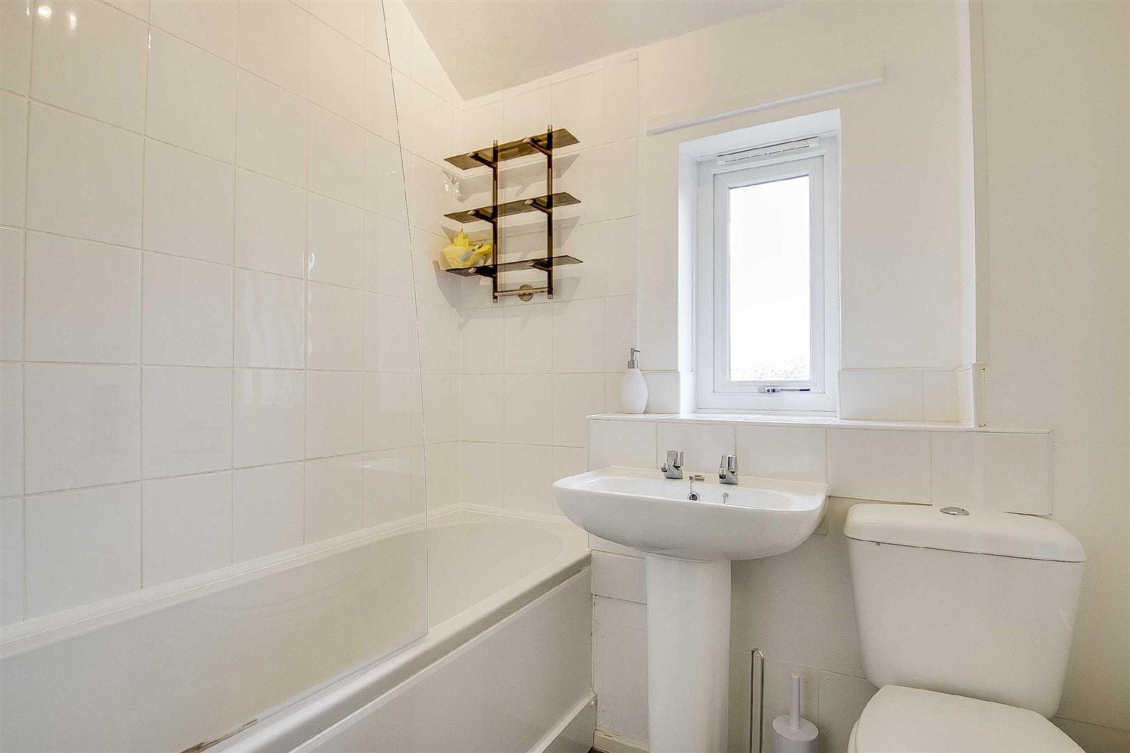 Property In Engaine Drive Shenley Church End Milton Keynes Mk5 6bb