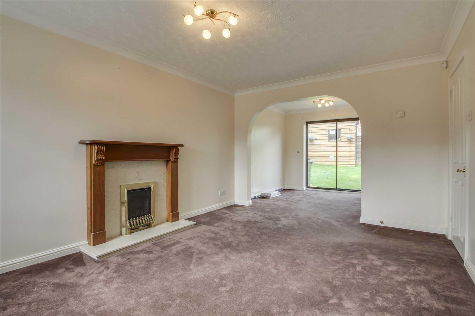 Property in Paxton Crescent, Shenley Lodge, Milton Keynes ...
