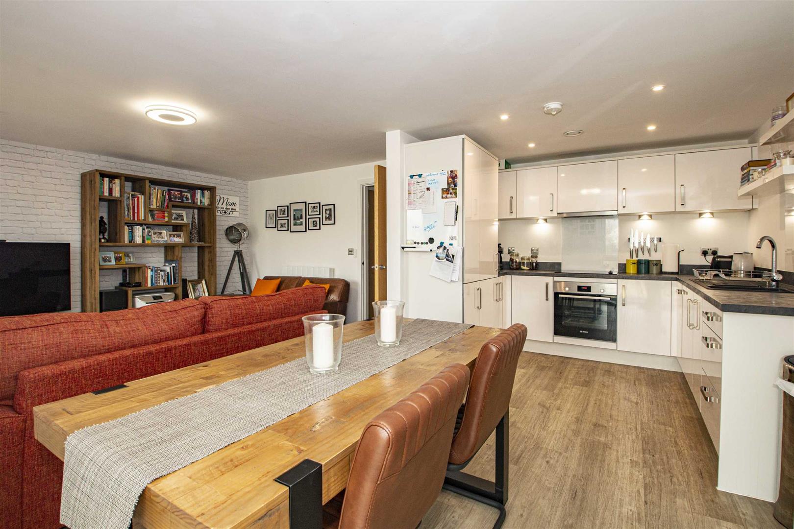 Property in Atlas Way, Oakgrove, Milton Keynes, Bucks, MK10 9UG