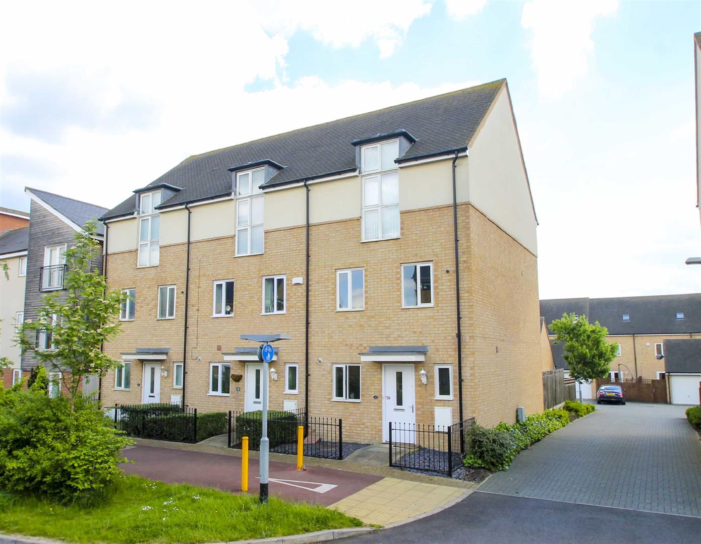 Property in Haven Street, Broughton, Milton Keynes, MK10 7AQ