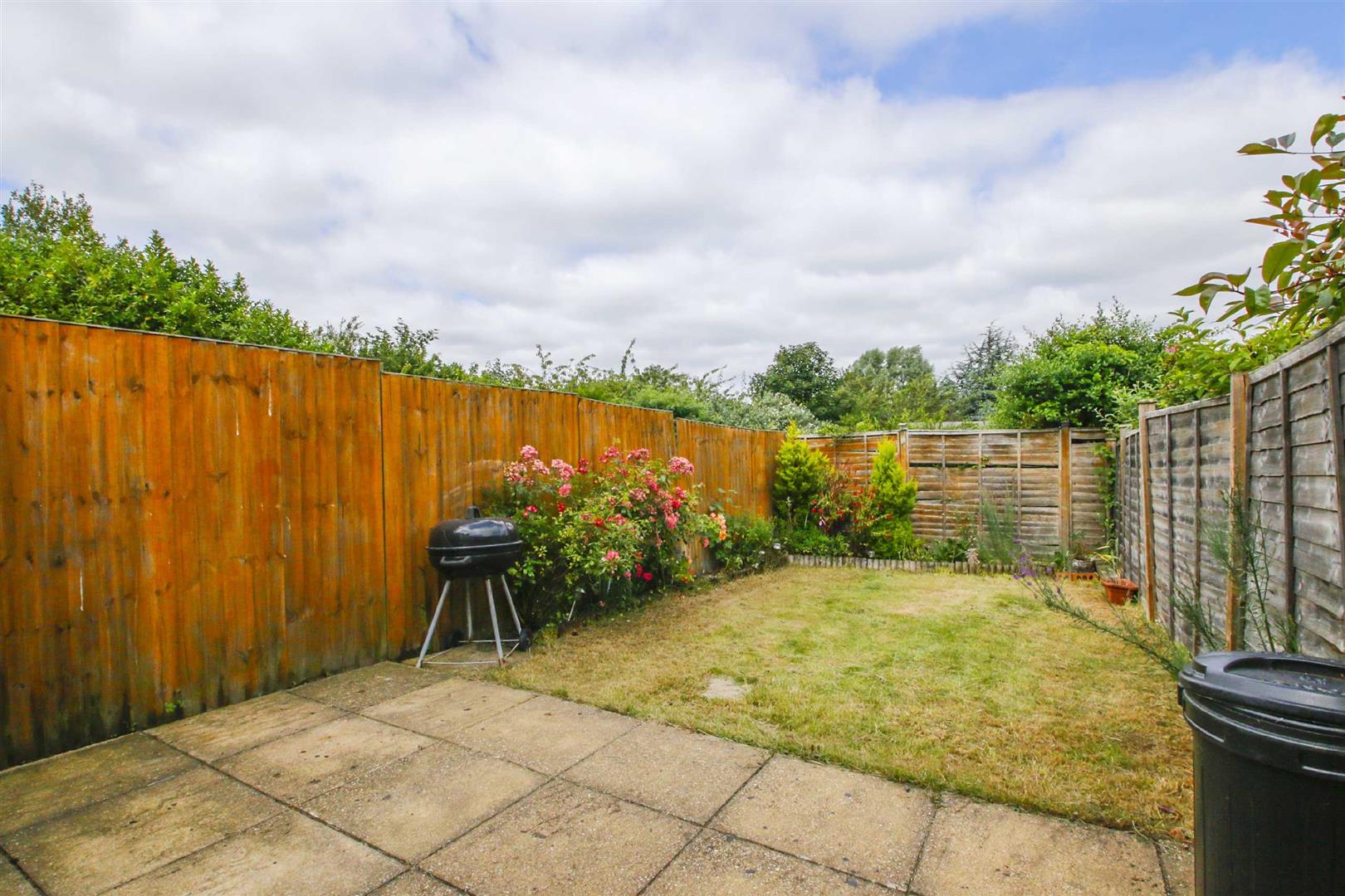 Property in Walkhampton Avenue, Bradwell Common, Milton Keynes, MK13 8NJ