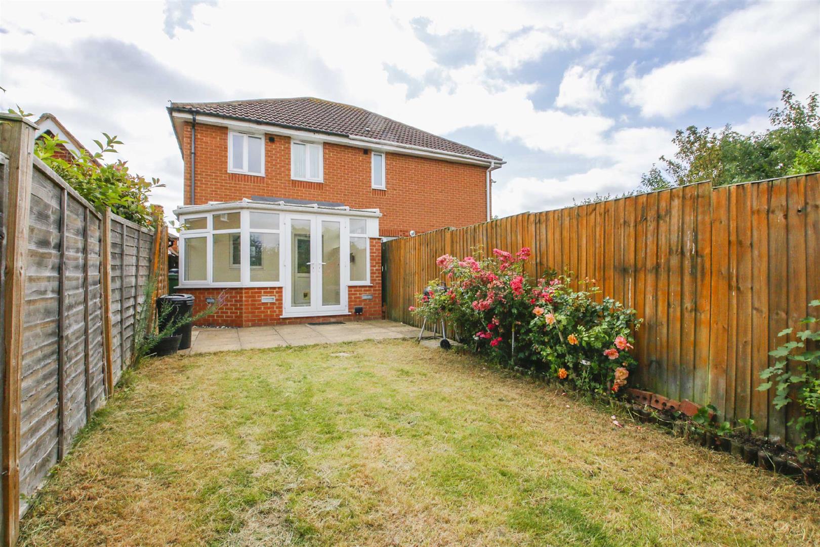 Property in Walkhampton Avenue, Bradwell Common, Milton Keynes, MK13 8NJ
