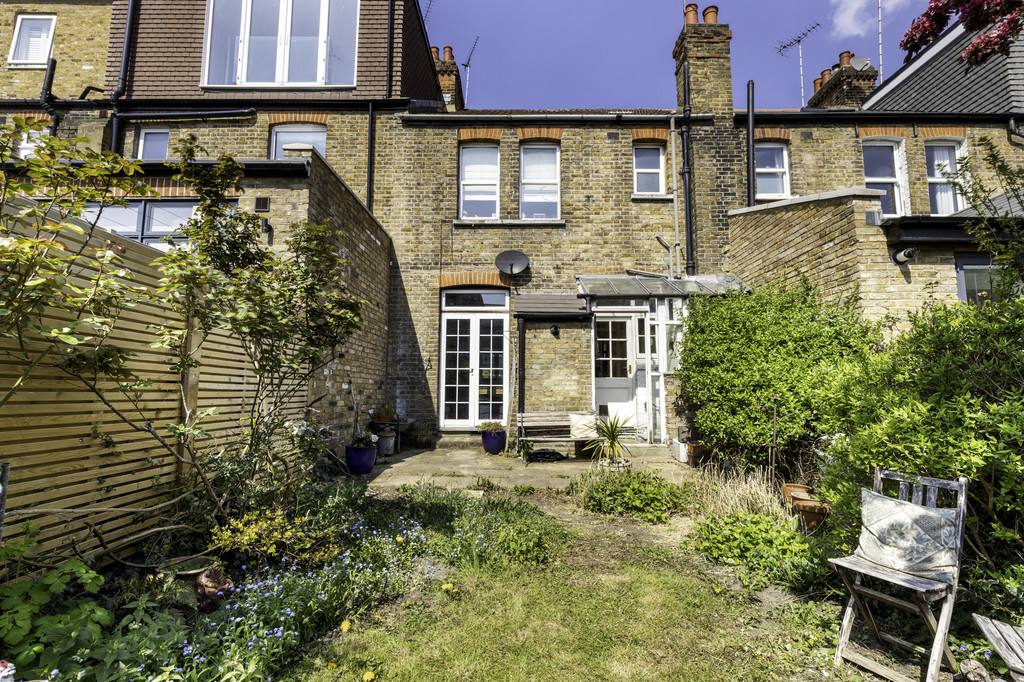 Property in Wellington Road, London, W5 4UH