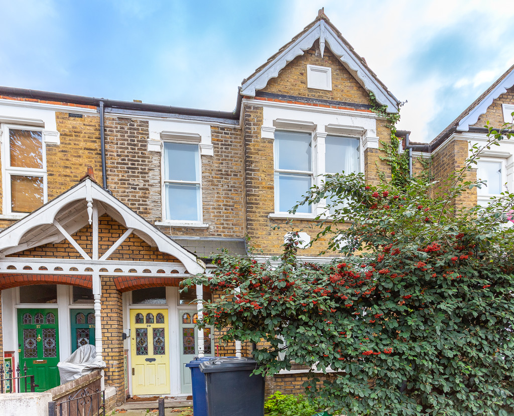 Property in Temple Road, London, W5 4SL