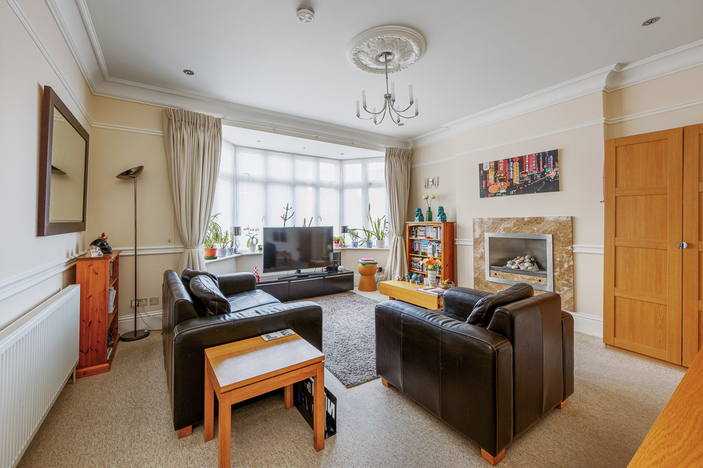 Property in Fordhook Avenue, London, W5 3LP