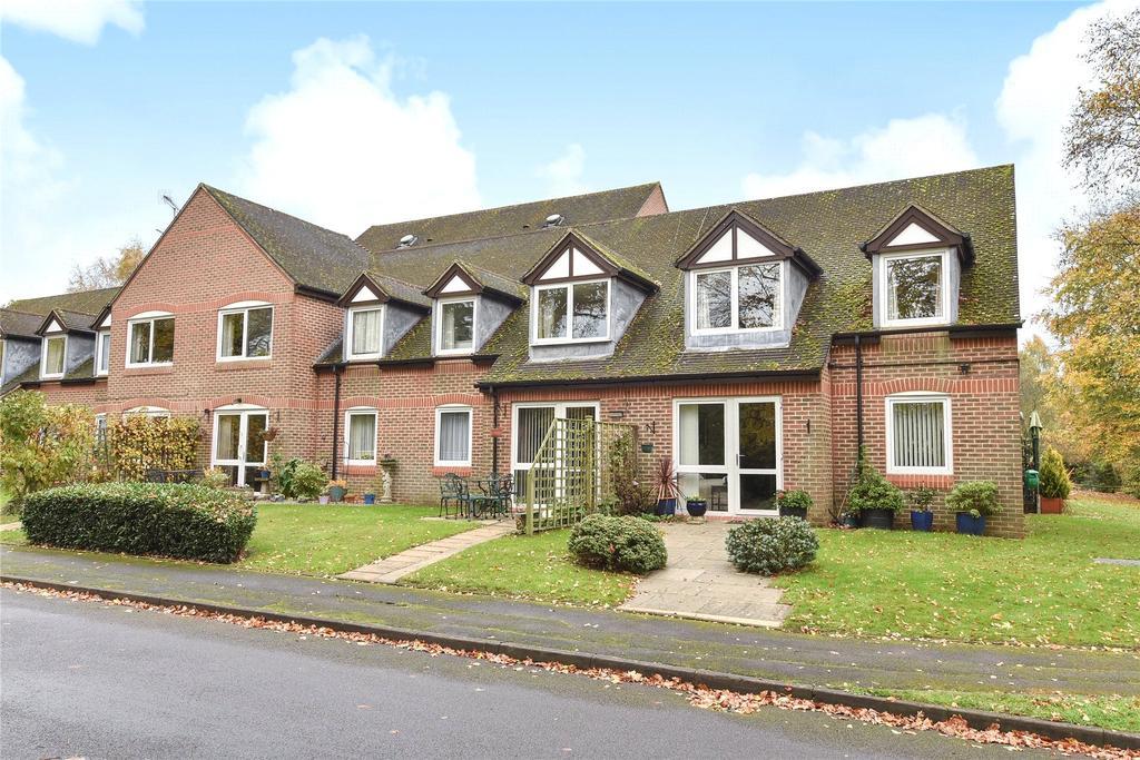 Property in High Street, Sandhurst, GU47 8HH