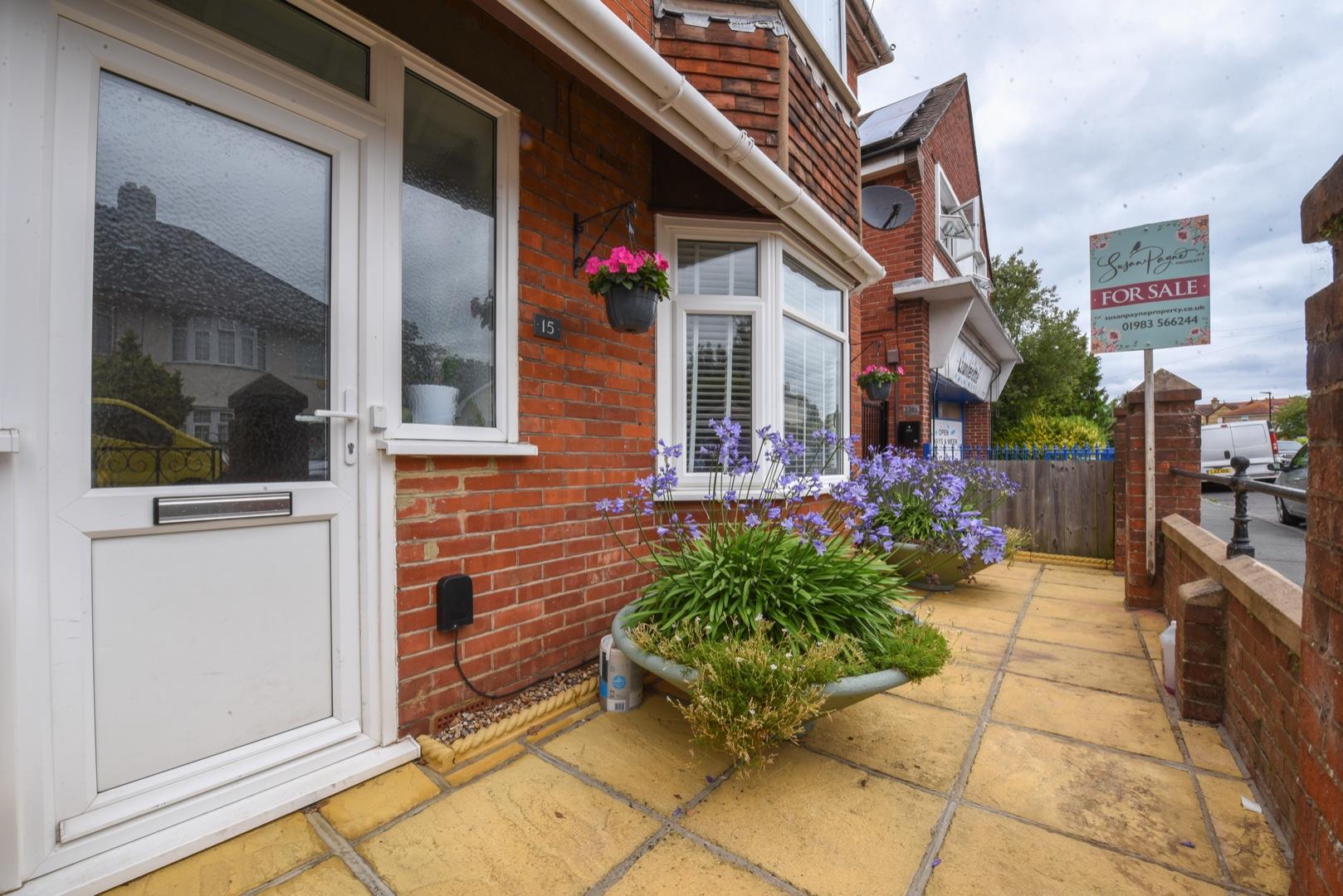 Property in 15, Connaught Road, East Cowes