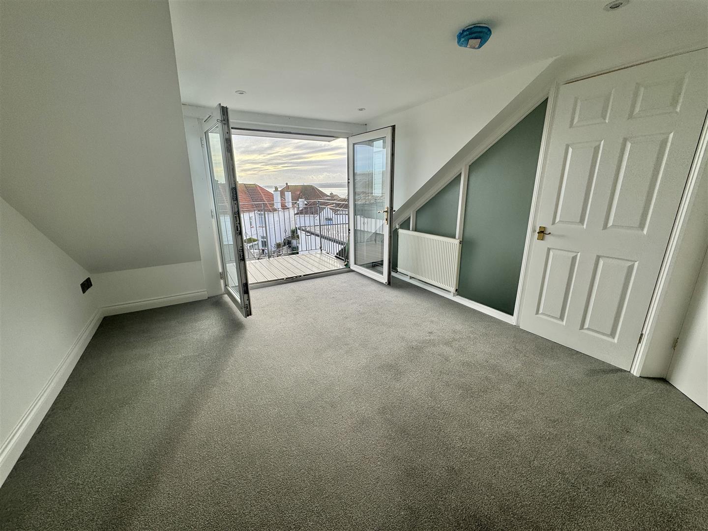 Property in Torquay Road, Paignton, Devon, TQ3 2DZ