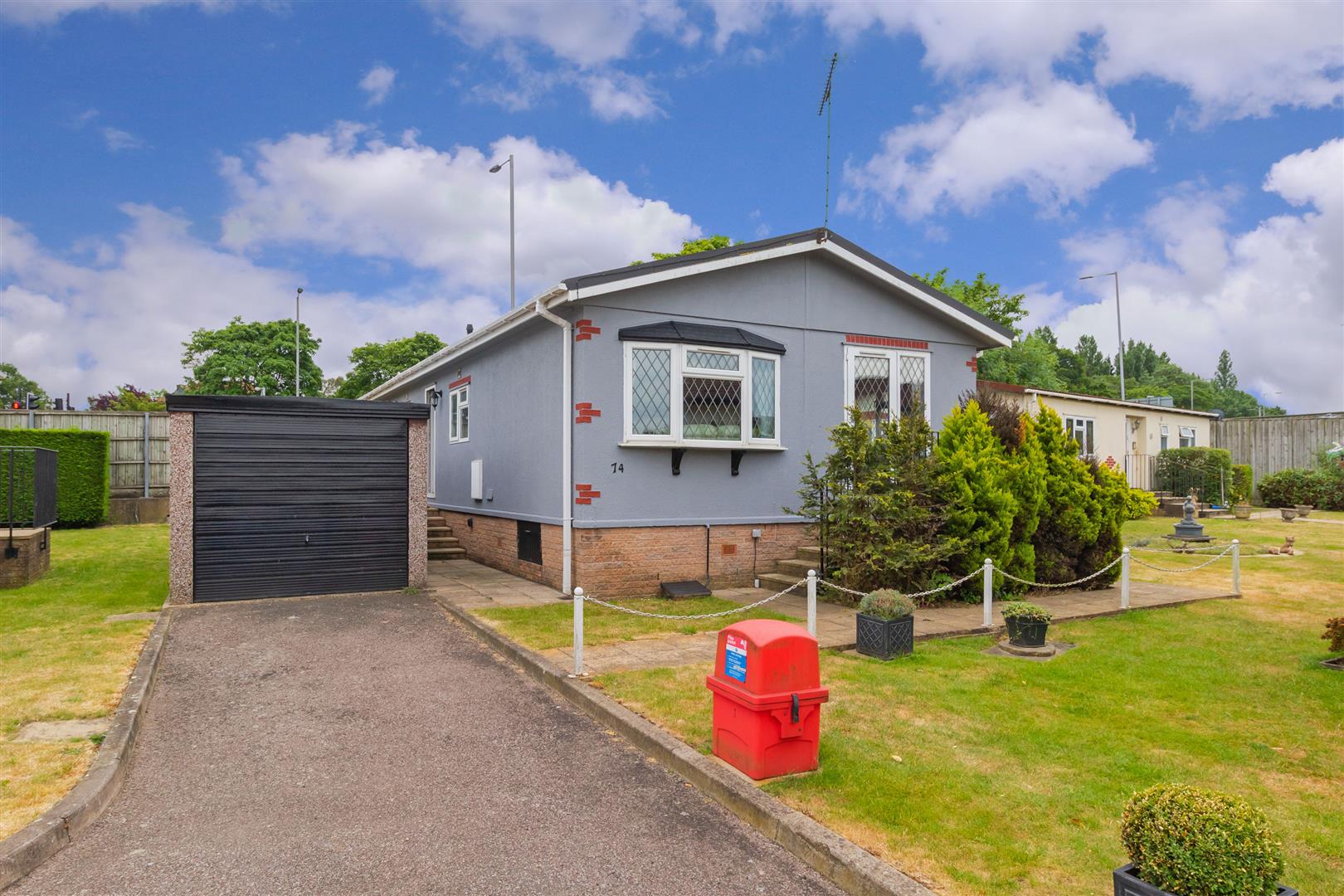 Property in Barnet Lane, Borehamwood, WD6