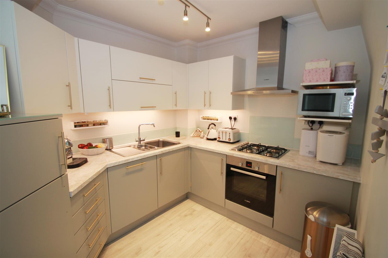 Property in 88 Manford Way, Chigwell, IG7