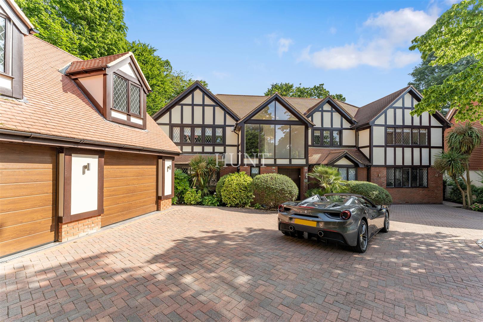 Property in Stradbroke Park, Tomswood Road, Chigwell, Essex, IG7 5QL