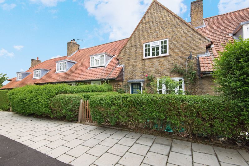 Property in Huntingfield Road, London, Greater London, SW15 5EN