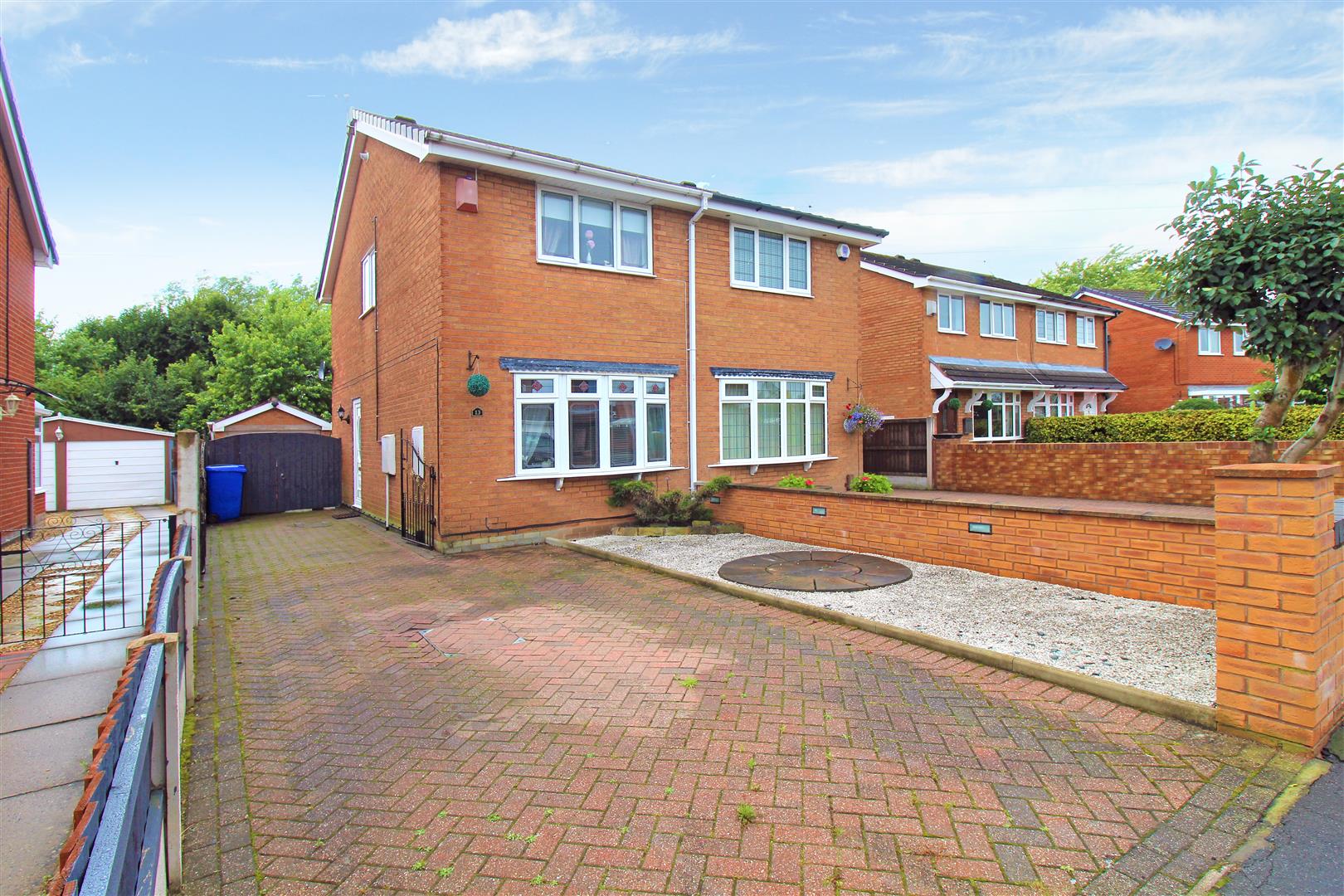 Property in Dunsford Avenue, Milton, Stoke On Trent, Staffordshire, ST2 7PJ