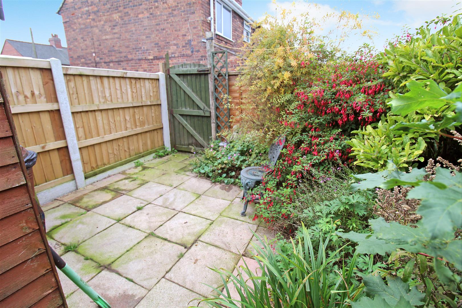 Property in Baddeley Green Lane, Baddeley Green, Stoke-On-Trent ...