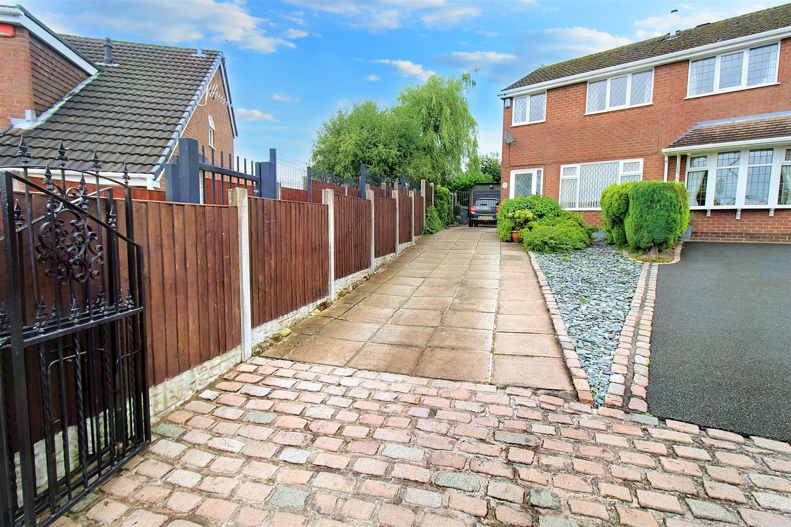 Property in Malstone Avenue, Baddeley Green, Stoke-On-Trent ...