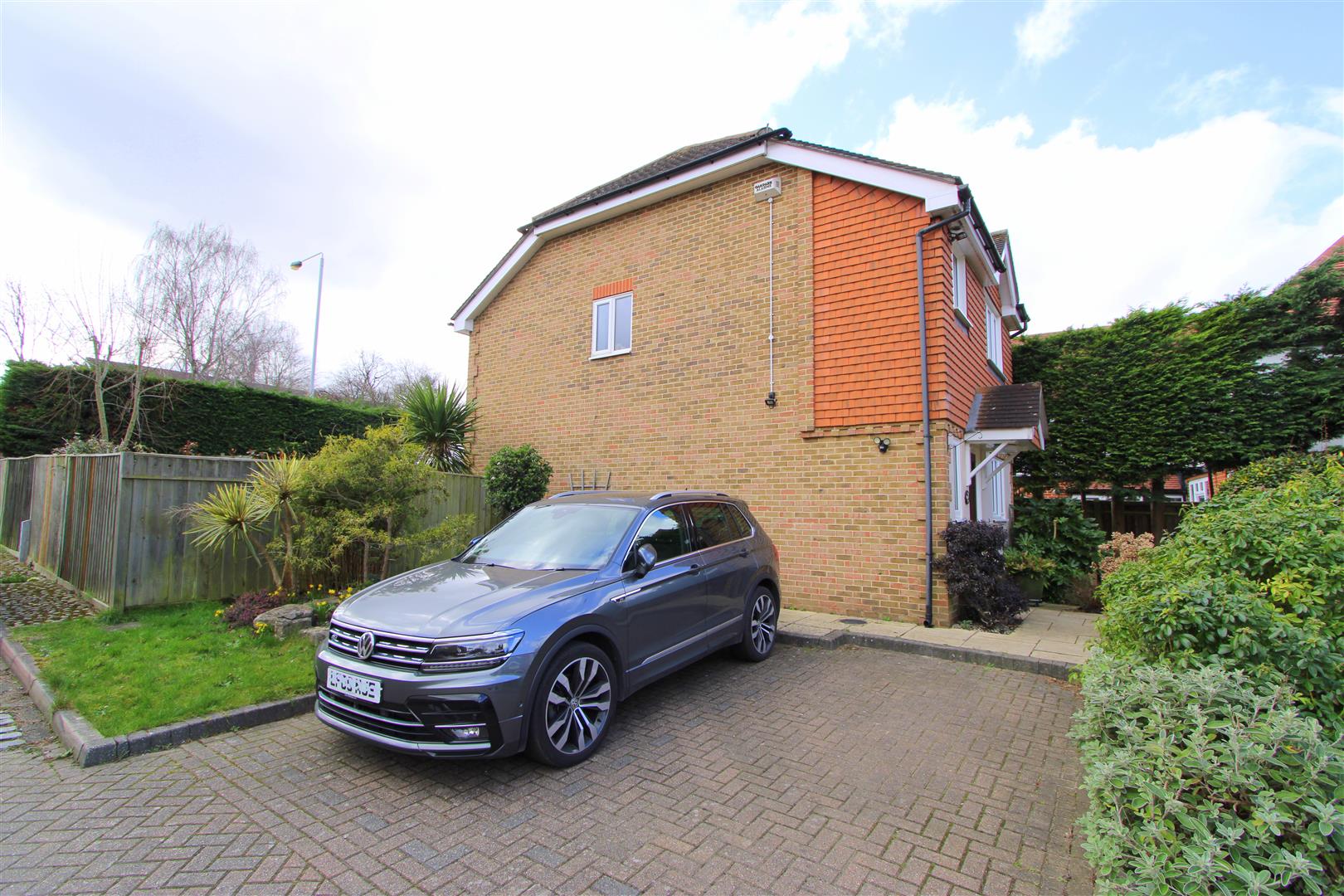 Property in Croydon Road, Wallington, Surrey, SM6 7LJ