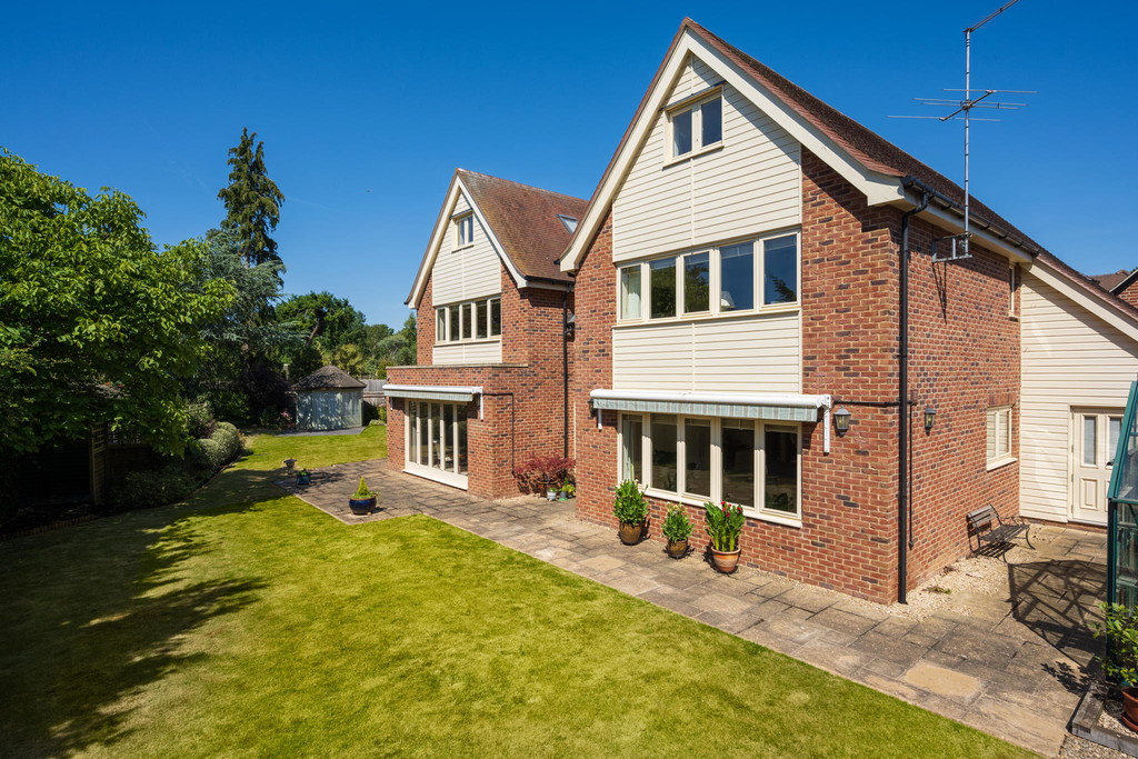 Property in Plough Lane, Shiplake Cross, RG9