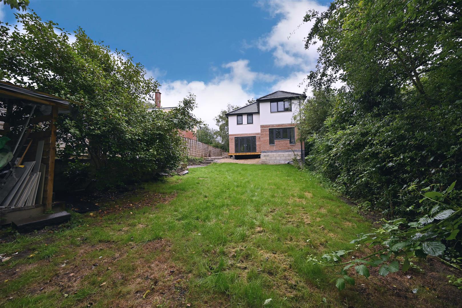 Property in Bradwell Grove, Congleton, Cheshire, CW12 3HD