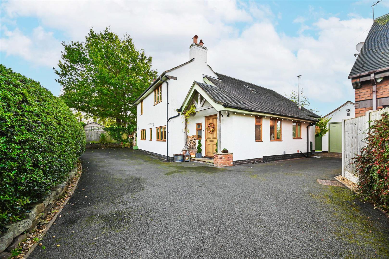 Property in Back Cross Lane, Congleton, Cheshire, CW12 3HT