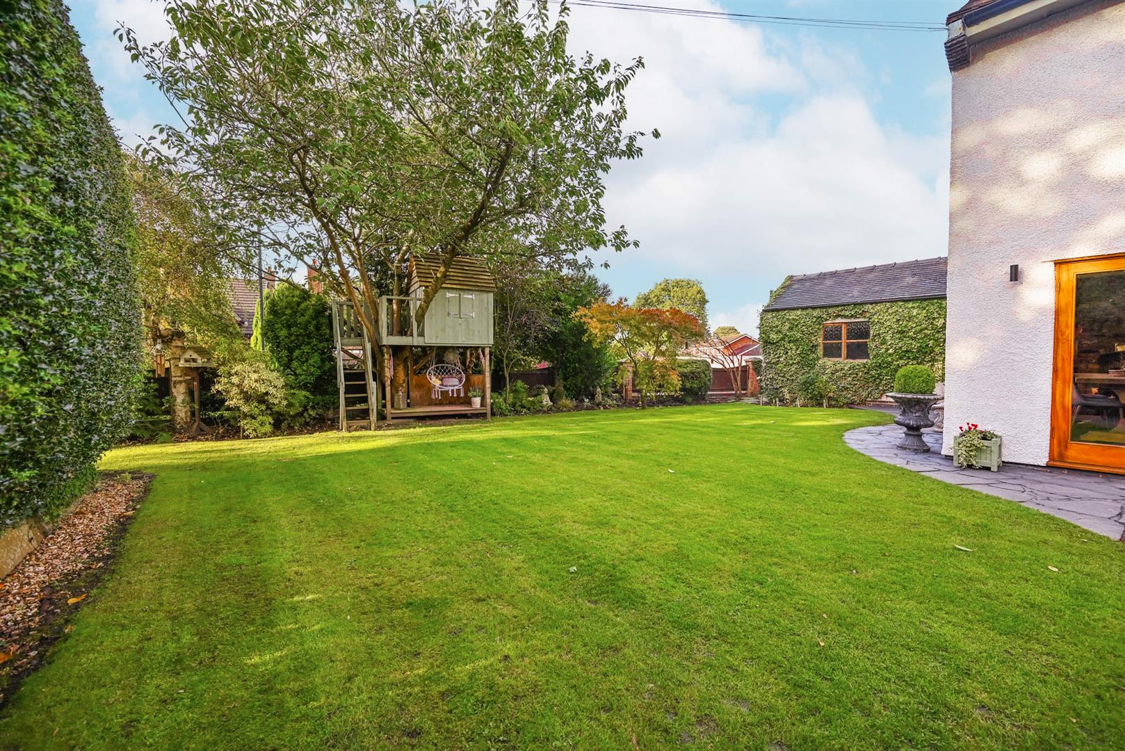 Property in Back Cross Lane, Congleton, Cheshire, CW12 3HT