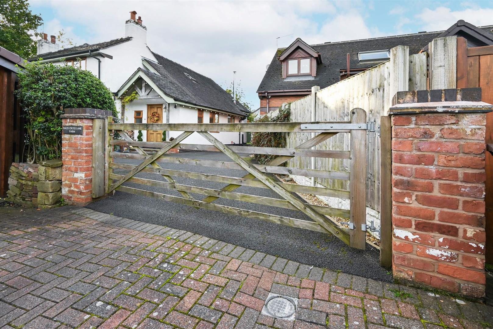Property in Back Cross Lane, Congleton, Cheshire, CW12 3HT