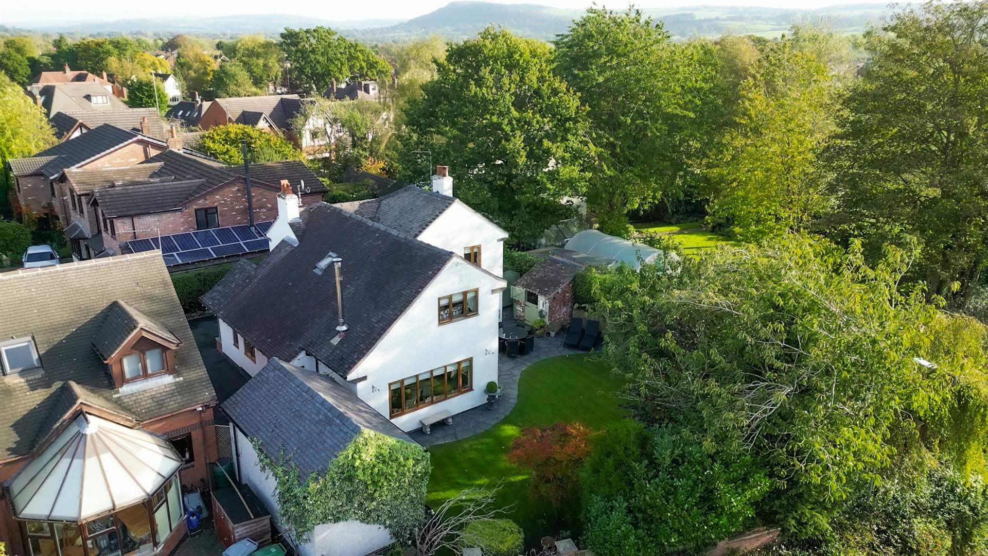 Property in Back Cross Lane, Congleton, Cheshire, CW12 3HT