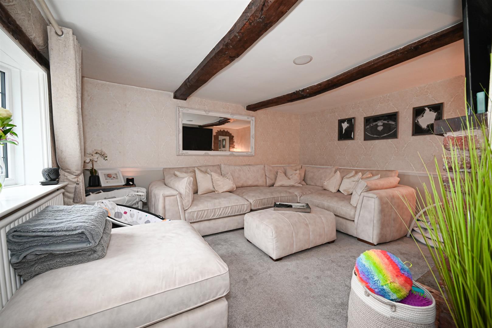 Property in Congleton Road North, Scholar Green, Staffordshire, ST7 3HF