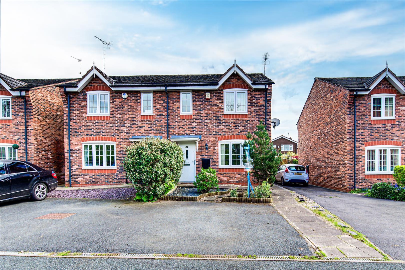 Property in Crompton Close, Congleton, Cheshire, CW12 2DR